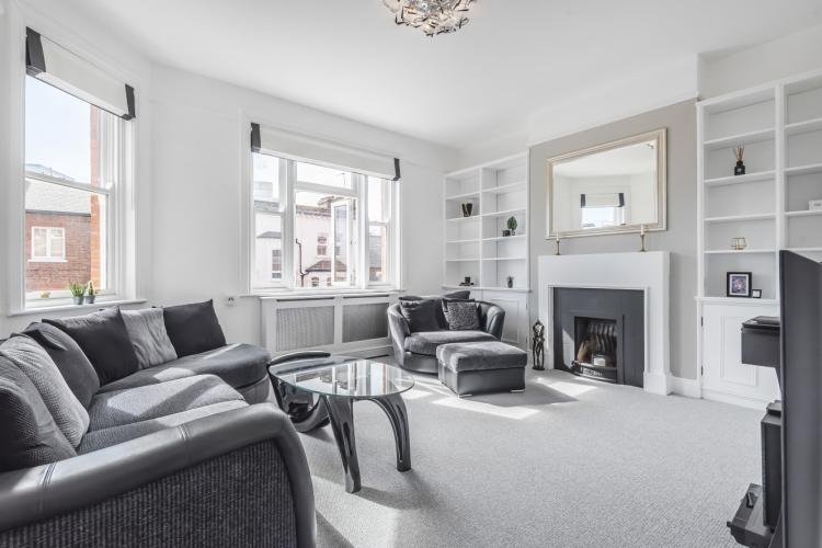 Lurline Gardens London SW11 2 bed apartment - £2,600 pcm (£600 pw)