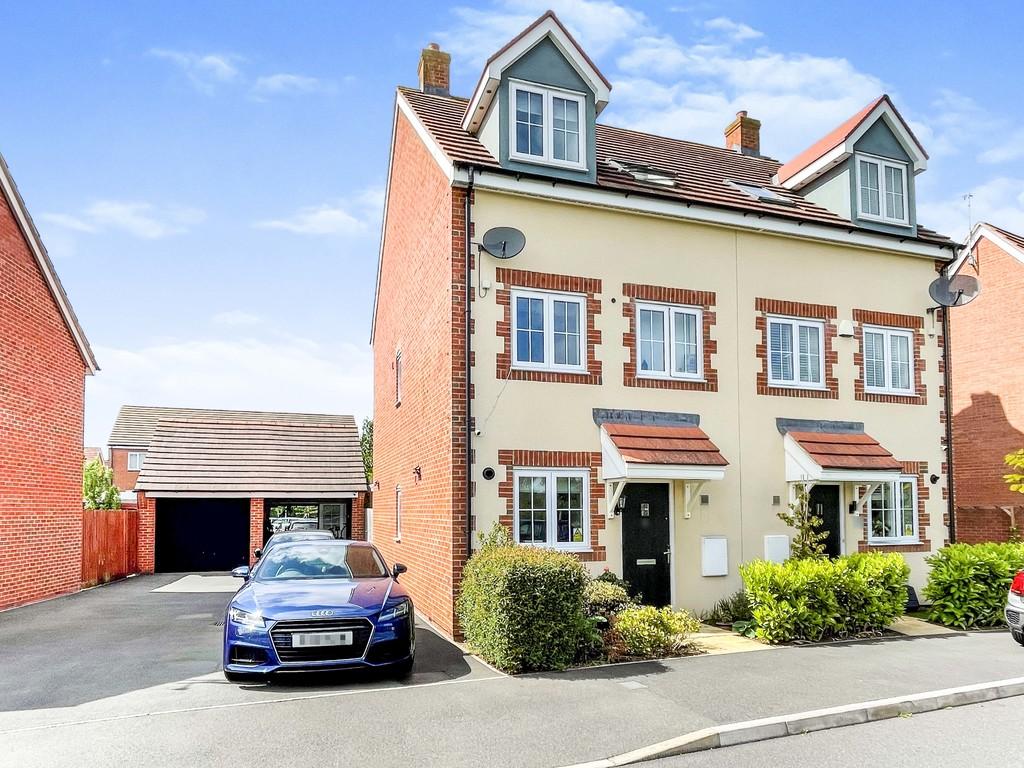Wheatcroft Way, Swindon 3 bed semi-detached house - £350,000