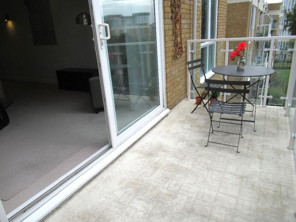 KEW RIVERSIDE, FULLY FURNISHED 2 bed flat - £2,750 pcm (£635 pw)