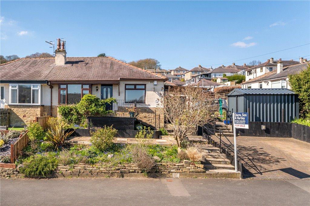 Woodcot Avenue, Baildon, West Yorkshire 2 bed bungalow for sale - £260,000
