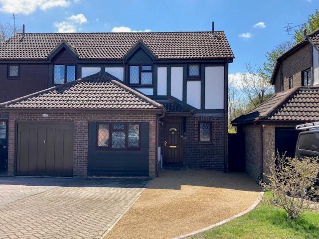 Gleneagles Drive, Maidstone, ME15 6FH 3 bed semi-detached house - £325,000