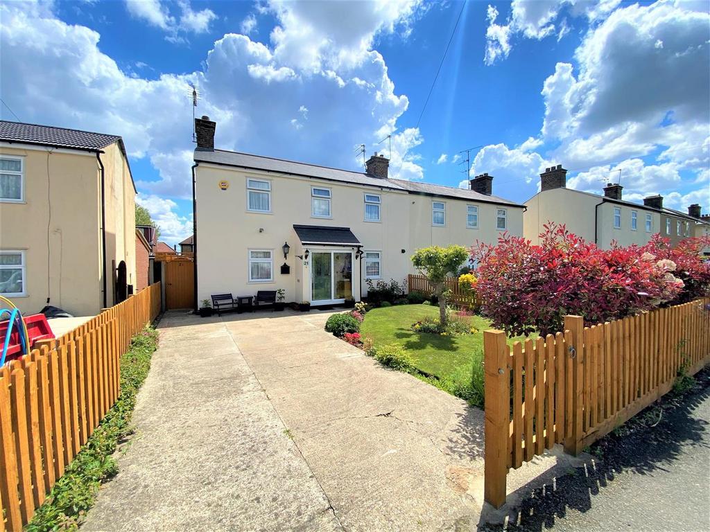 Townfield Square, Hayes, Middlesex... 3 bed semi-detached house - £475,000