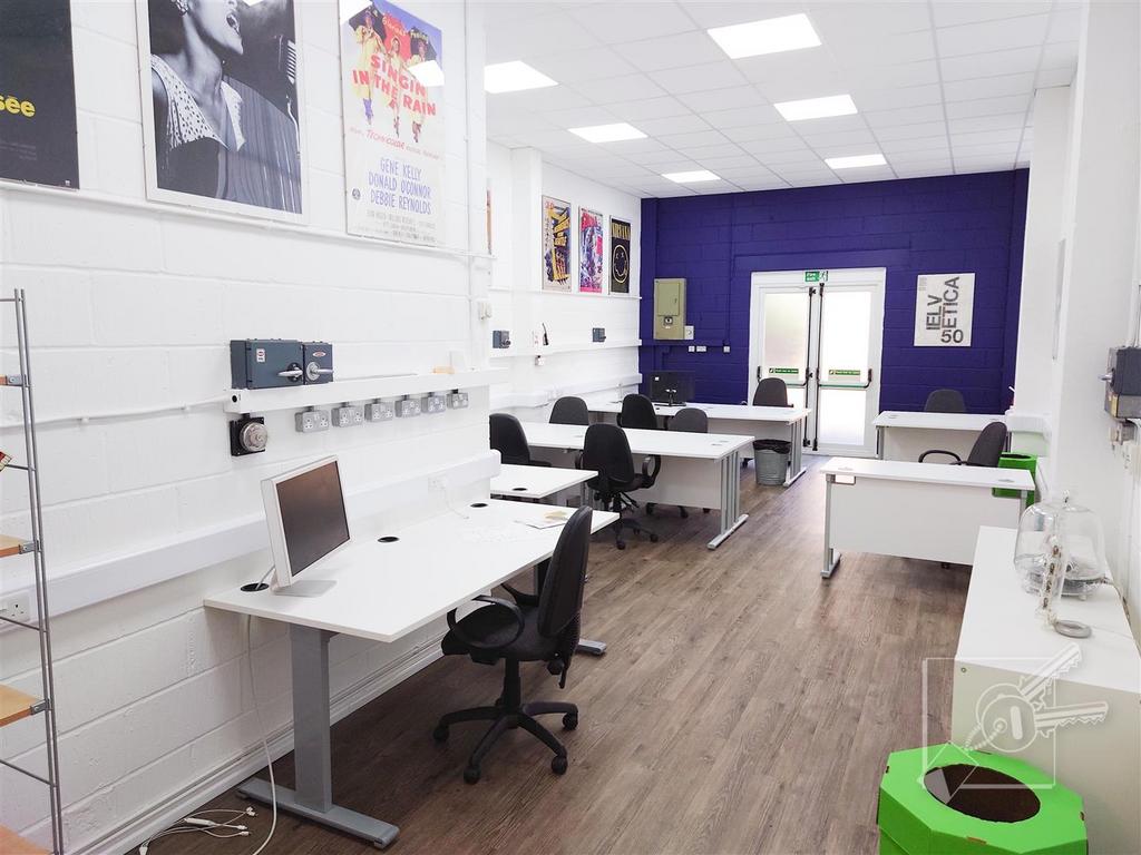 Wrotham Road, Meopham, Gravesend Office - £2,500 pcm (£577 pw)