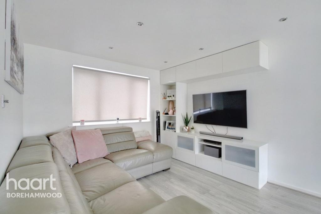 Tudor Court, Borehamwood 4 bed end of terrace house - £600,000