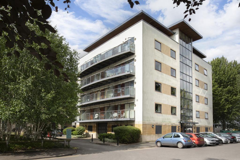 St James Street, Cheltenham GL50 3PY 1 bed apartment - £1,100 pcm (£254 pw)