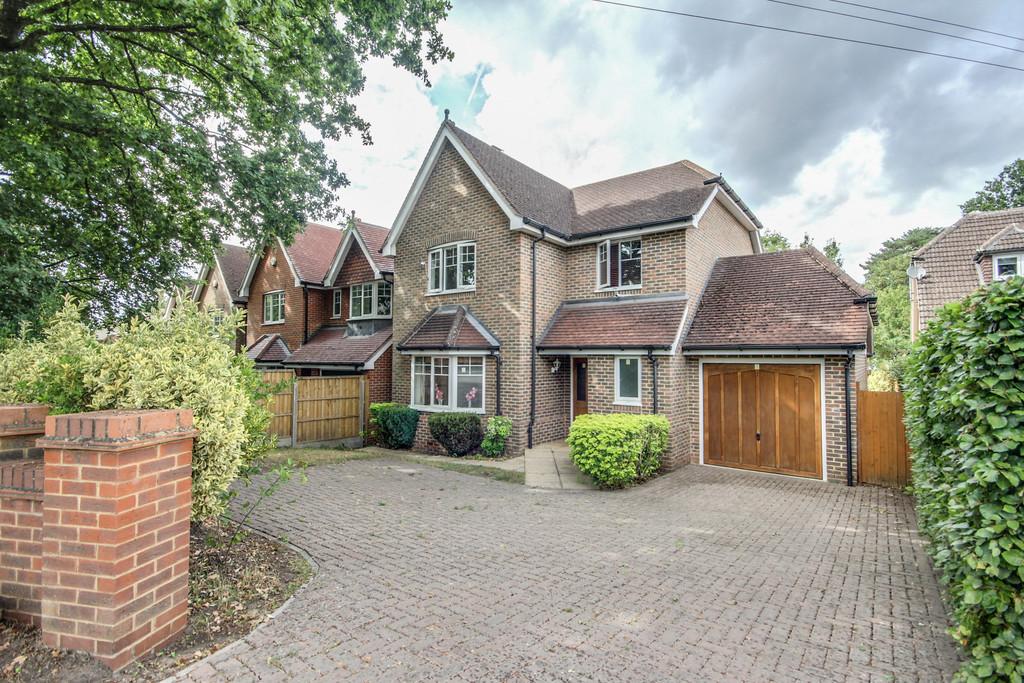 Nine Mile Ride, Finchampstead 4 bed detached house - £900,000