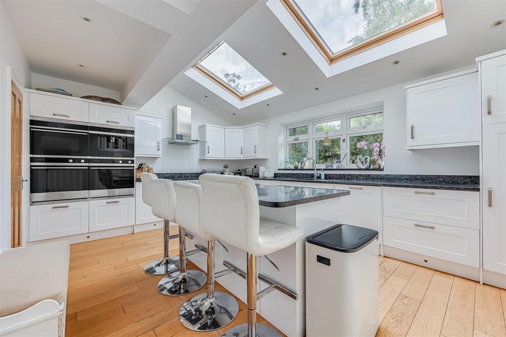 Nork Gardens, Banstead 4 bed detached house - £900,000