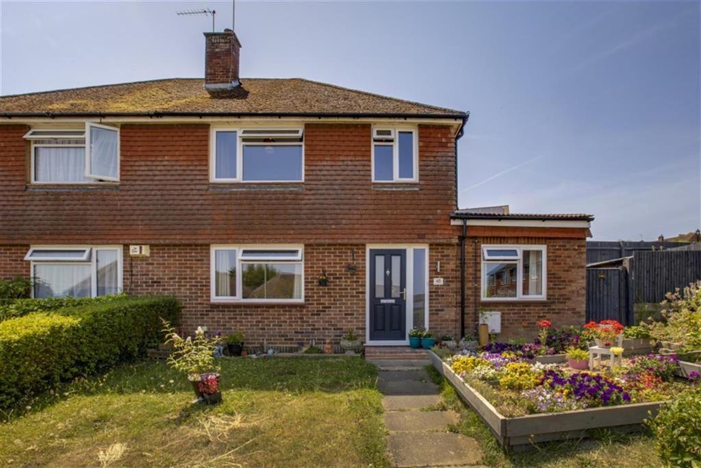 Aylward Gardens, Chesham... 4 bed semi-detached house - £645,000