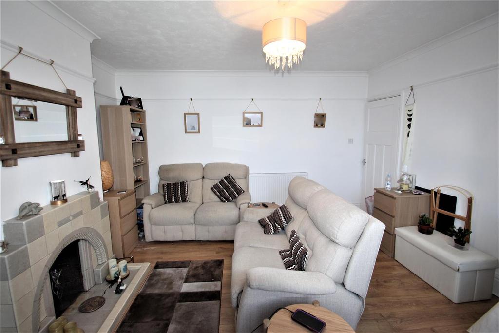 Copnor Road, Portsmouth 2 bed flat - £160,000