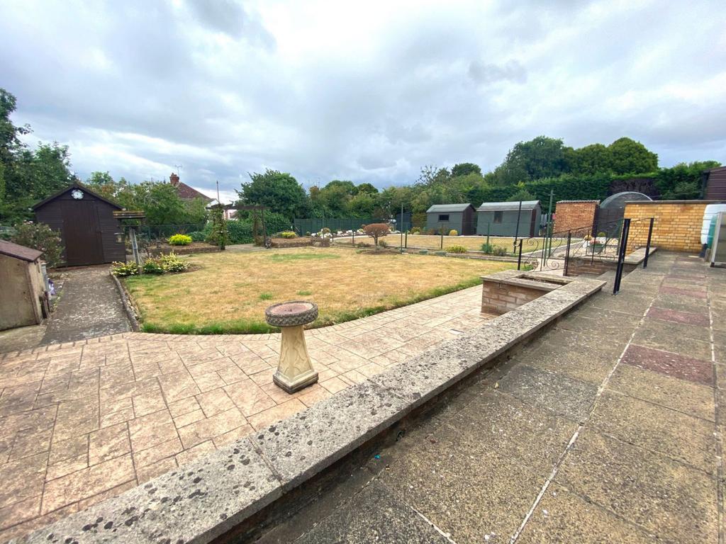 Spinney Hill Crescent, Parklands, Northampton NN3 6DL 2 bed detached ...