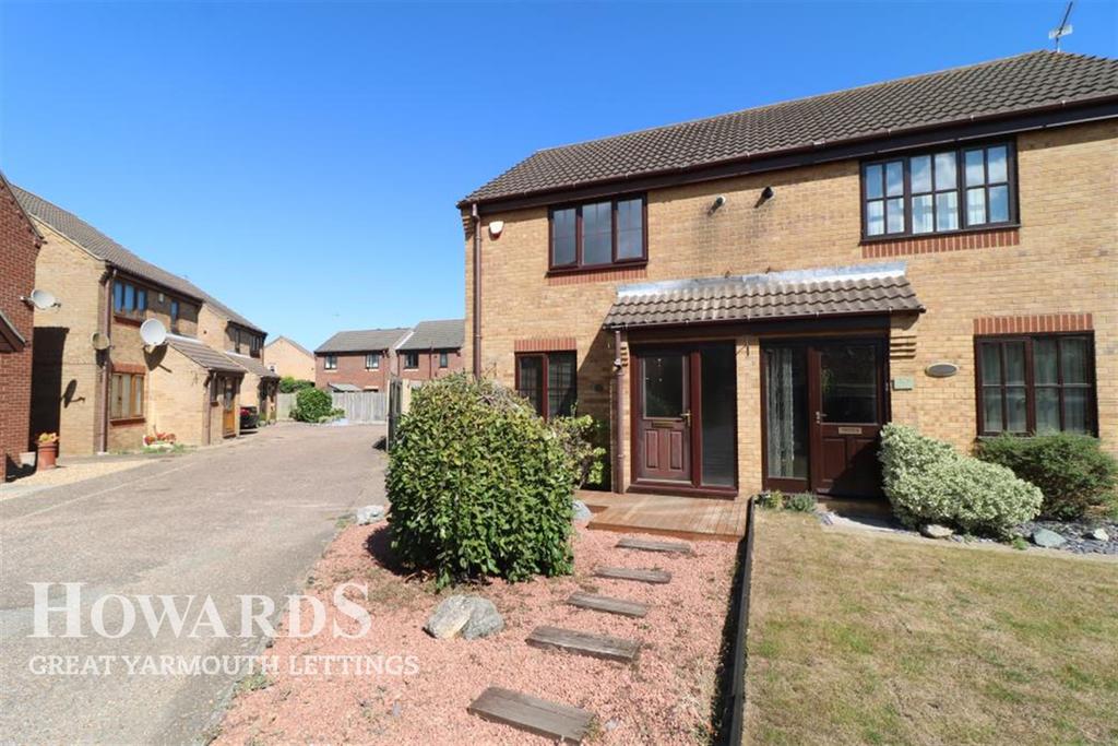 Cornfields Estate 2 bed semi-detached house - £775 pcm (£179 pw)