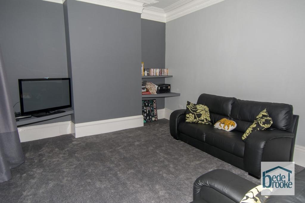 Eden Vale, Sunderland, SR2 4 bed terraced house - £385 pcm (£89 pw)