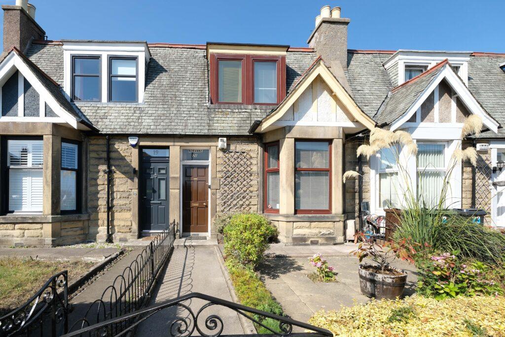 21 Sydney Terrace, Craigentinny, EH7 6SR 3 bed terraced house - £340,000
