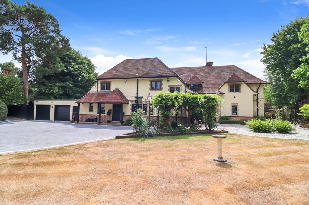 Chipperfield Road, Kings Langley... 5 bed detached house - £5,500 pcm ...