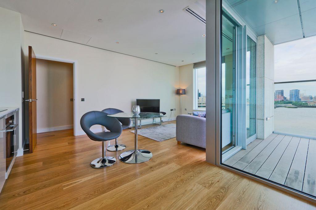 Arora Tower, North Greenwich, SE10 1 bed apartment - £500,000