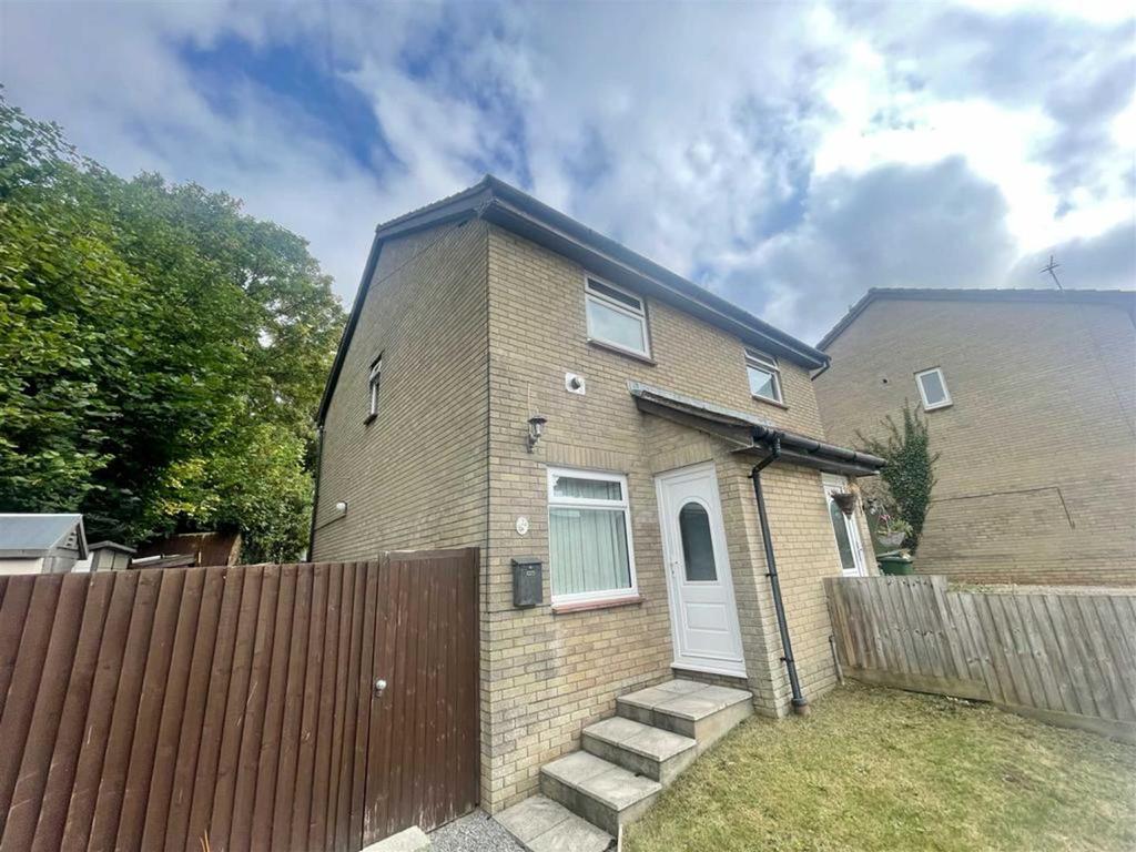 Lakin Drive, Highlight Park, Barry 2 bed semi-detached house - £220,000