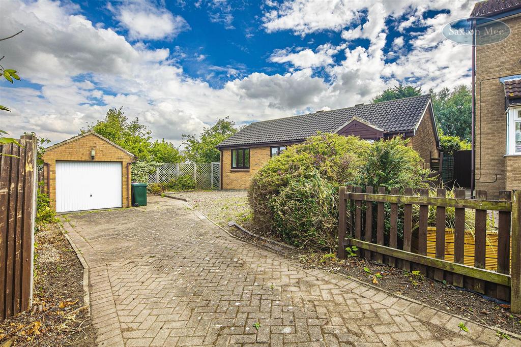 Swift Rise, Thorpe Hesley, Rotherham 4 bed detached bungalow - £275,000