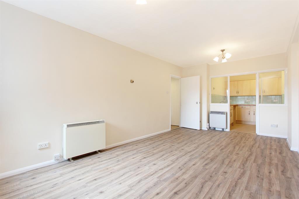 Mirlees Court, SE5 9QW 1 bed flat - £250,000