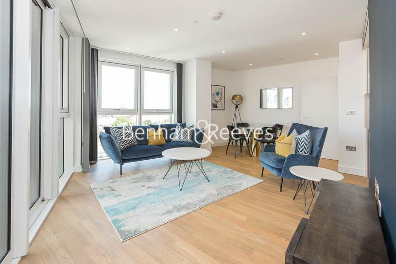 Wandsworth Road, Nine Elms SW8 2 bed apartment - £3,467 pcm (£800 pw)