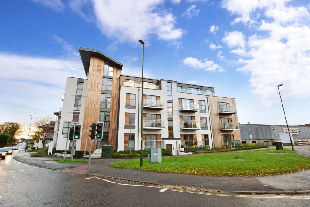 Horsham Gates One North Street RH13 1 bed penthouse - £1,000 pcm (£231 pw)