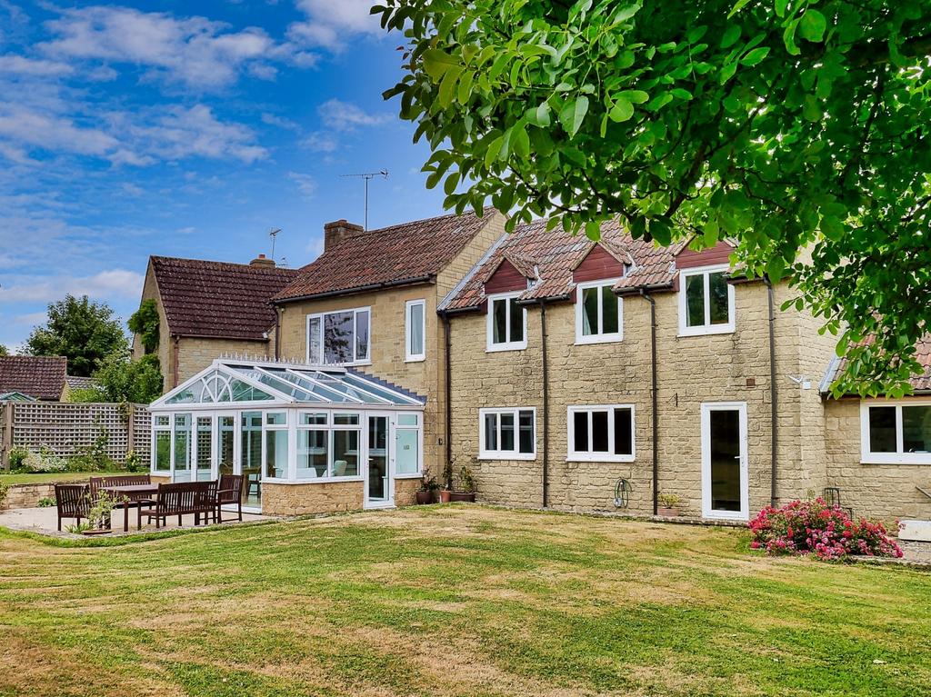 Flistridge Road, UPPER MINETY 5 bed detached house - £2,995 pcm (£691 pw)