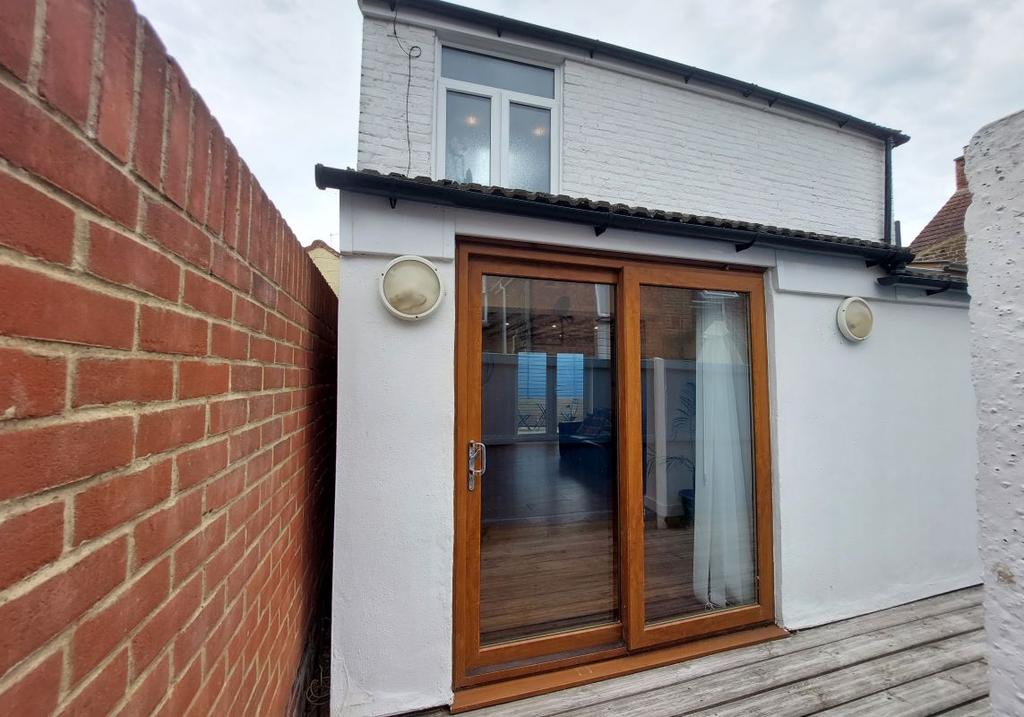 25A Holly Road, Ramsgate, Kent, CT11 7JJ 1 bed detached house - £165,000