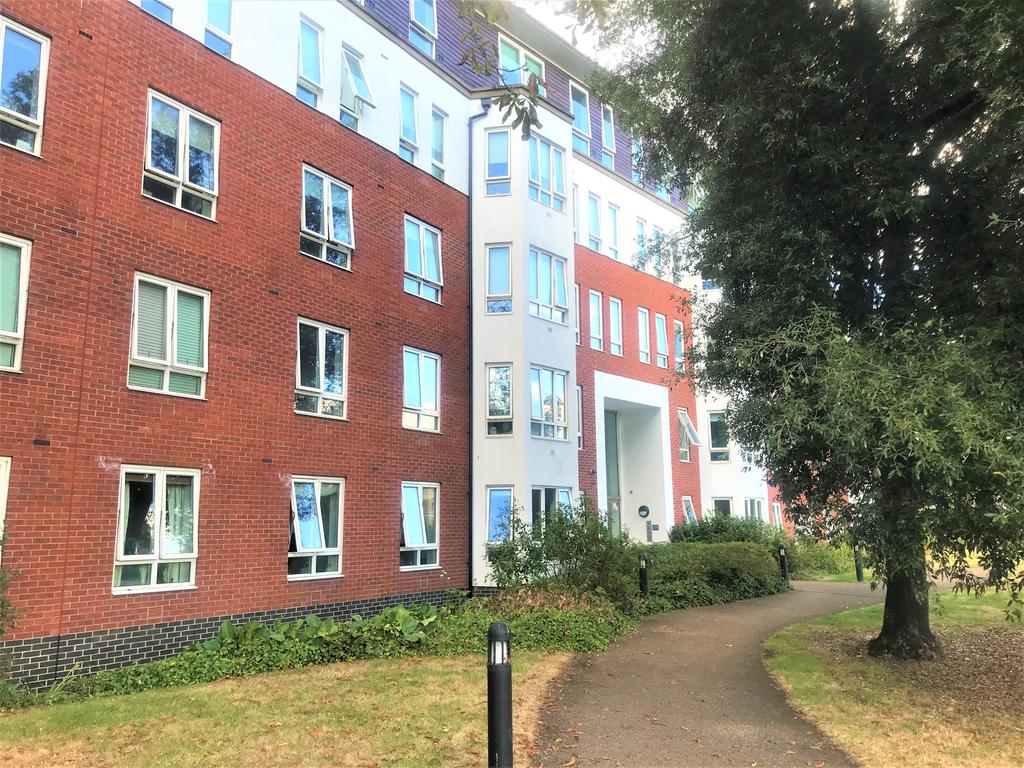 90 Regency Court, 89-111 High Road... 2 bed flat - £360,000