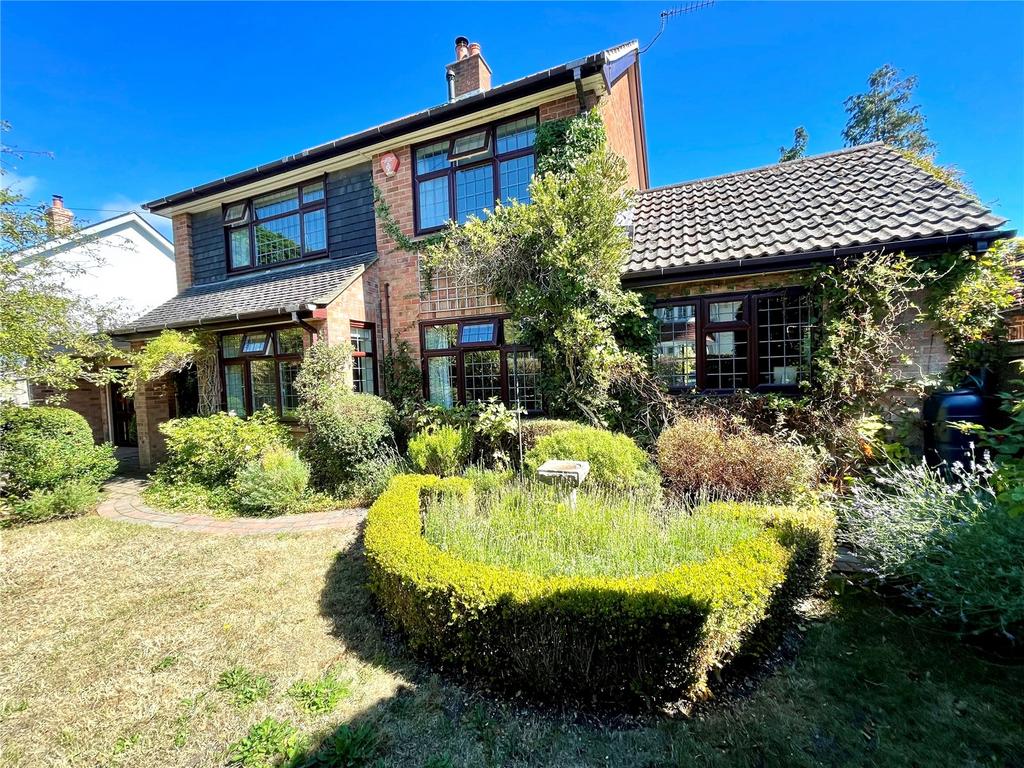 Broad Lane, Lymington, Hampshire, SO41 3 bed detached house - £799,000