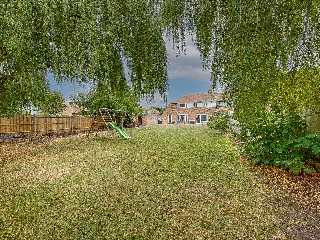 Thames Avenue, High Halstow... 3 bed semi-detached house - £475,000