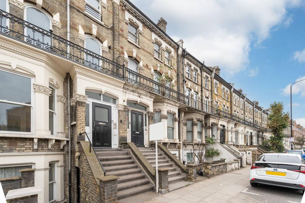 Talgarth Road, Barons Court, London, W14 1 bed flat - £1,950 pcm (£450 pw)