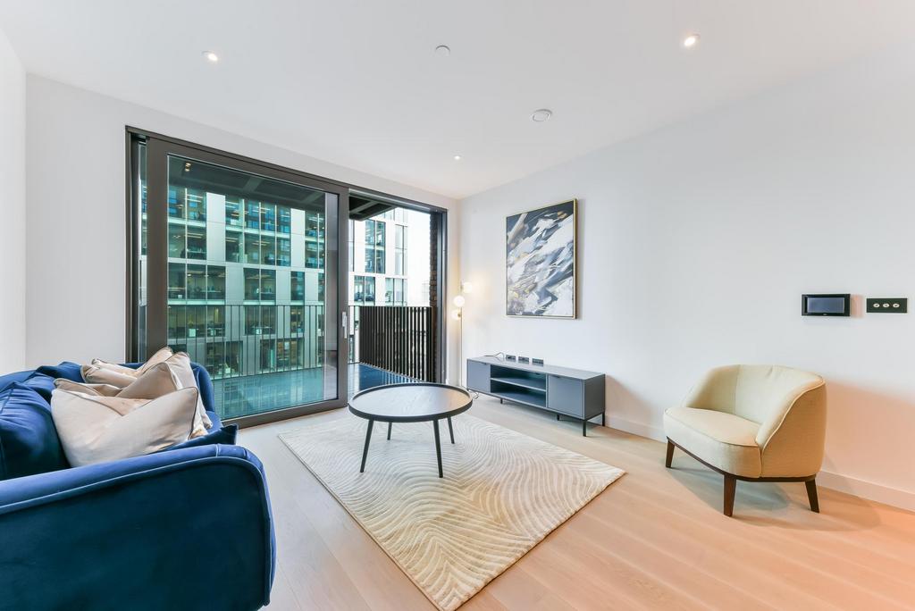 The Modern, Embassy Gardens, London... 2 bed flat - £4,225 pcm (£975 pw)