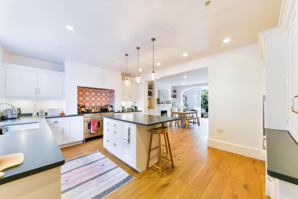 Thornhill Square, London, N1 4 bed terraced house - £9,000 pcm (£2,077 pw)