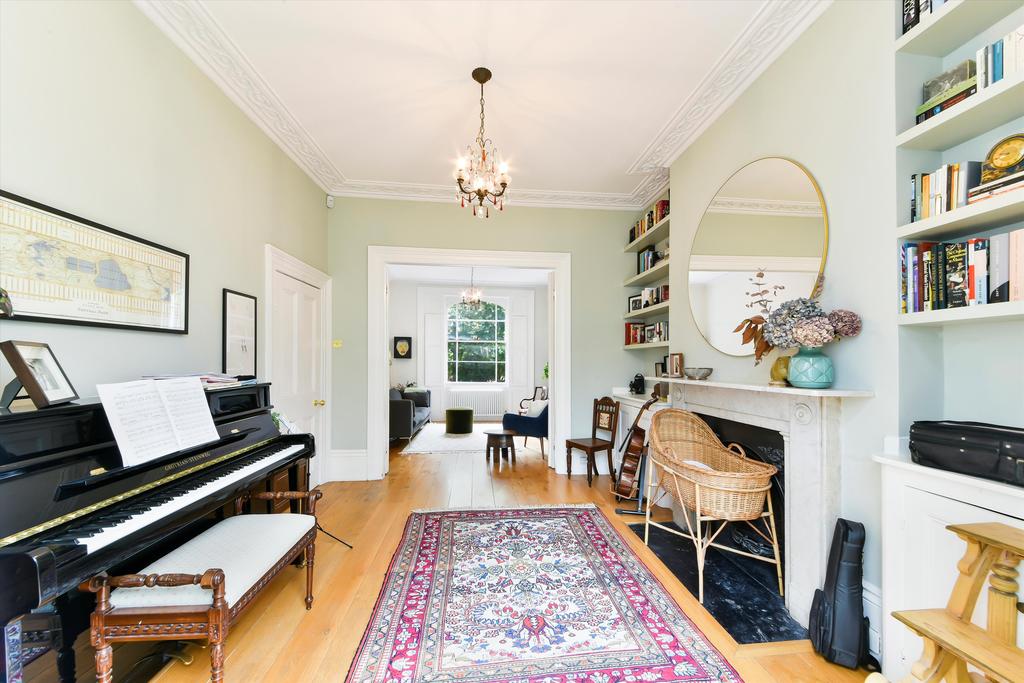 Thornhill Square, London, N1 4 bed terraced house - £9,000 pcm (£2,077 pw)