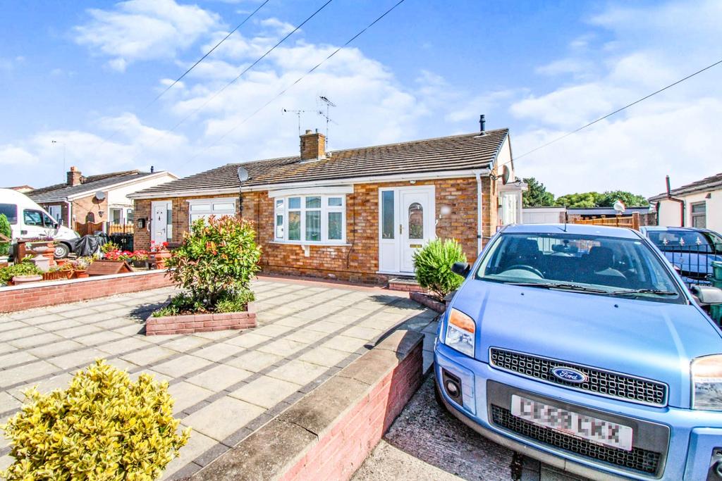 Llys Madoc, Towyn, Conwy, LL22 2 bed semi-detached bungalow - £170,000