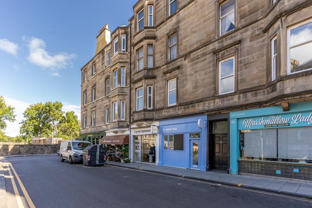 Rodney Street, Canonmills, Edinburgh... 2 bed flat - £290,000