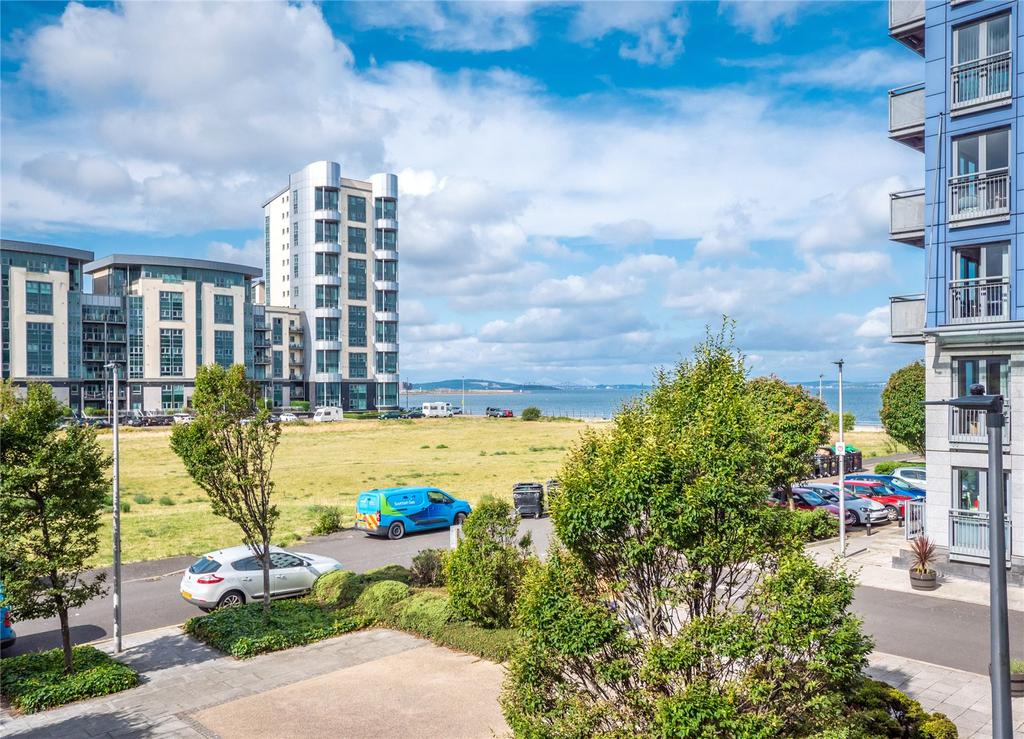 4/5 Western Harbour Terrace... 2 bed flat - £260,000