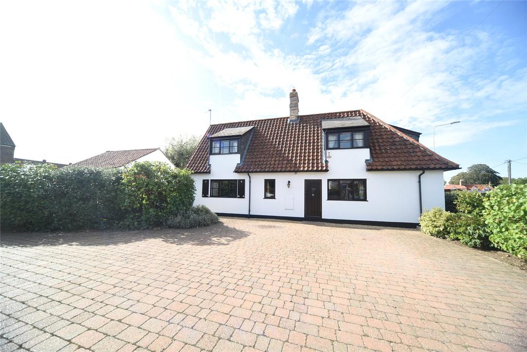 The Street, Beck Row, Bury St. Edmunds, Suffolk, IP28 2 bed detached ...