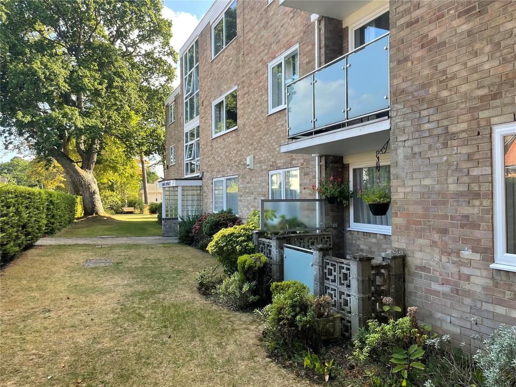 Cliff Drive, Poole, Dorset, BH13 3 bed apartment - £475,000