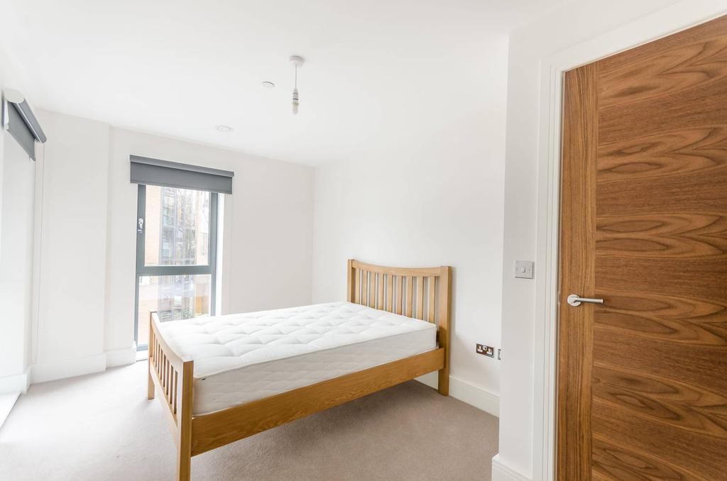 Bishops Road, Highgate, London, N6 2 bed flat - £2,817 pcm (£650 pw)