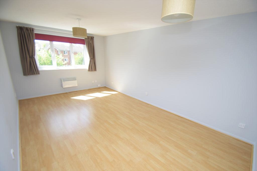 Chiswell Court, Sandown Road, Watford, WD24 1 bed flat - £1,000 pcm (£ ...