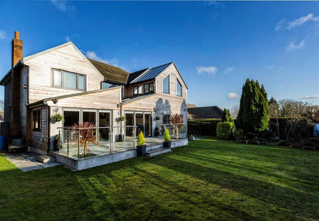 Cumberland Avenue, Fixby, Huddersfield 5 bed detached house - £695,000