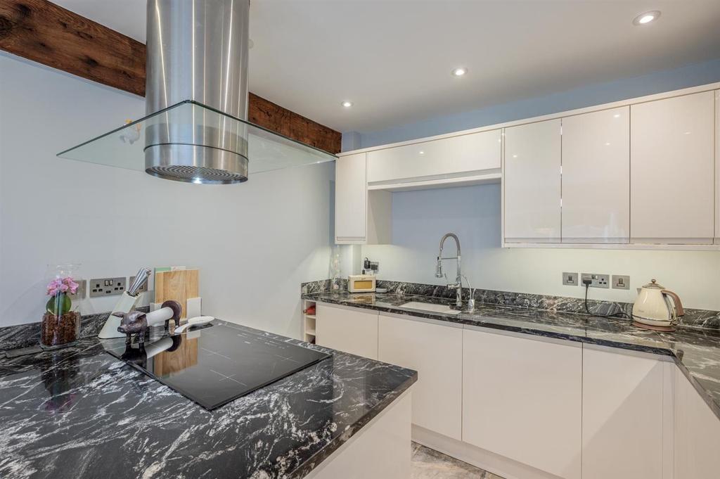Blakeshall Farm Barns, Blakeshall, Wolverley, DY11 5XW 3 bed barn ...