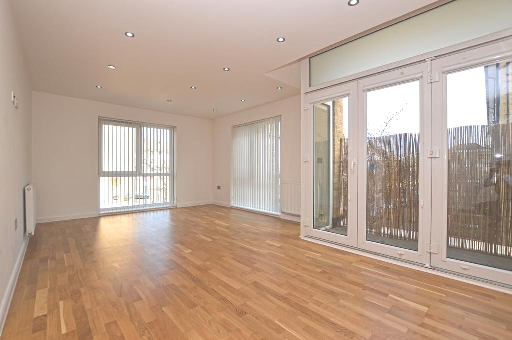 Sumner Road London SE15 1 bed flat - £1,450 pcm (£335 pw)