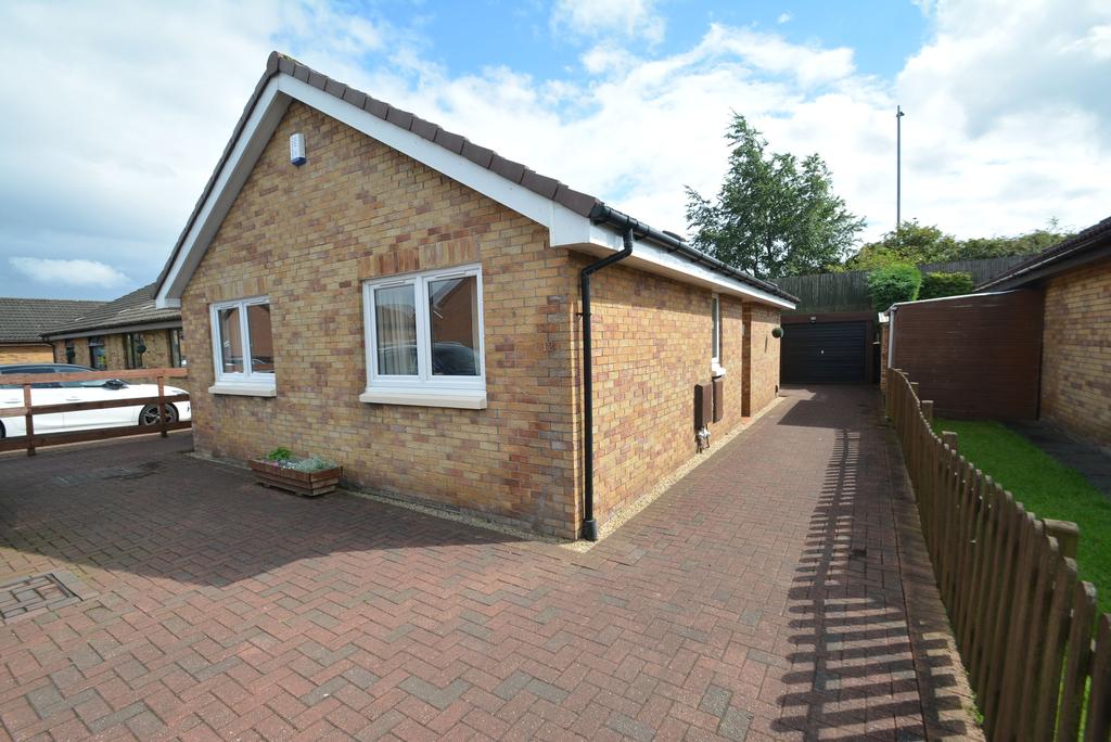 12 Glen Sax Drive, RENFREW, PA4 0YU 3 bed detached bungalow - £217,000