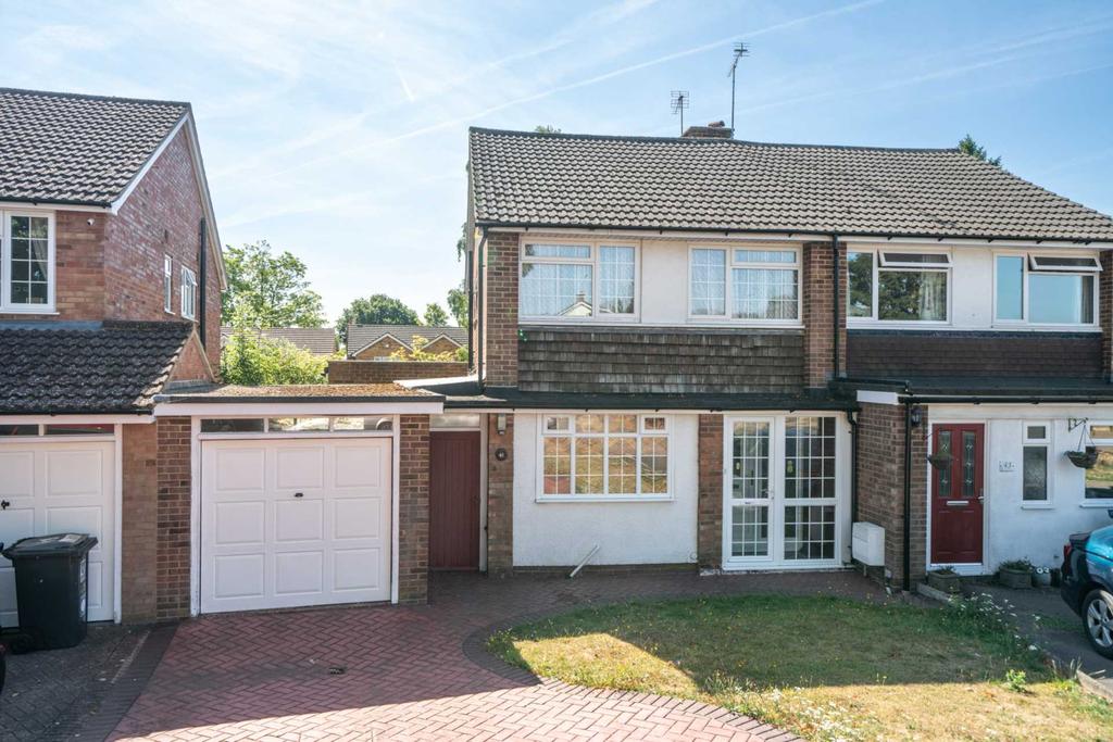 The Horseshoe, Leverstock Green 4 bed semi-detached house - £600,000