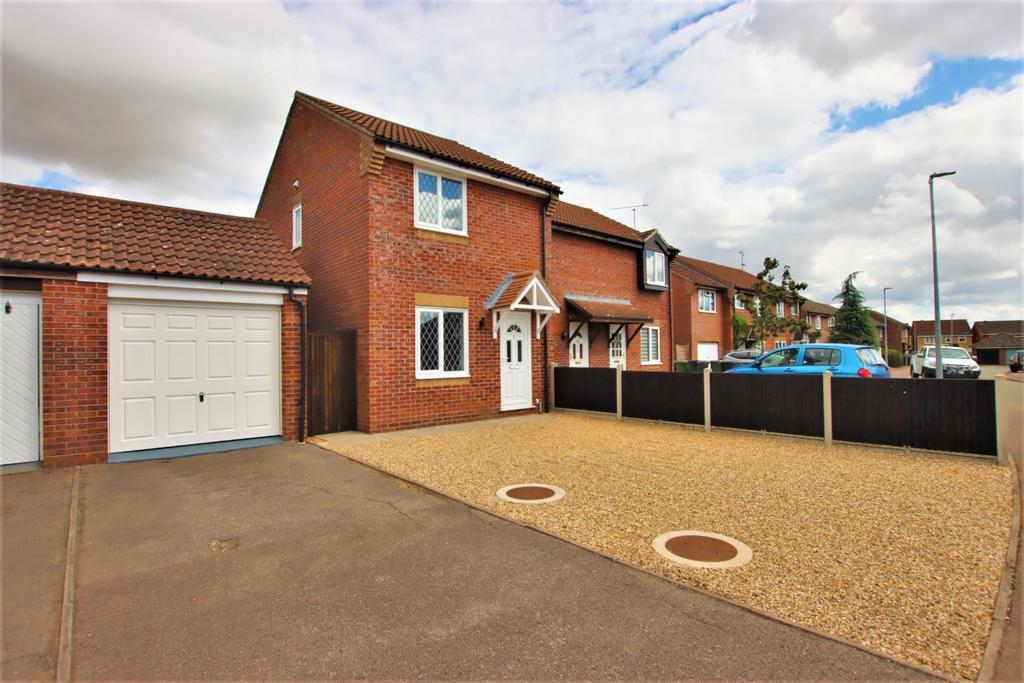 Harry Blunt Way, Scarning 2 bed end of terrace house to rent - £1,000 ...