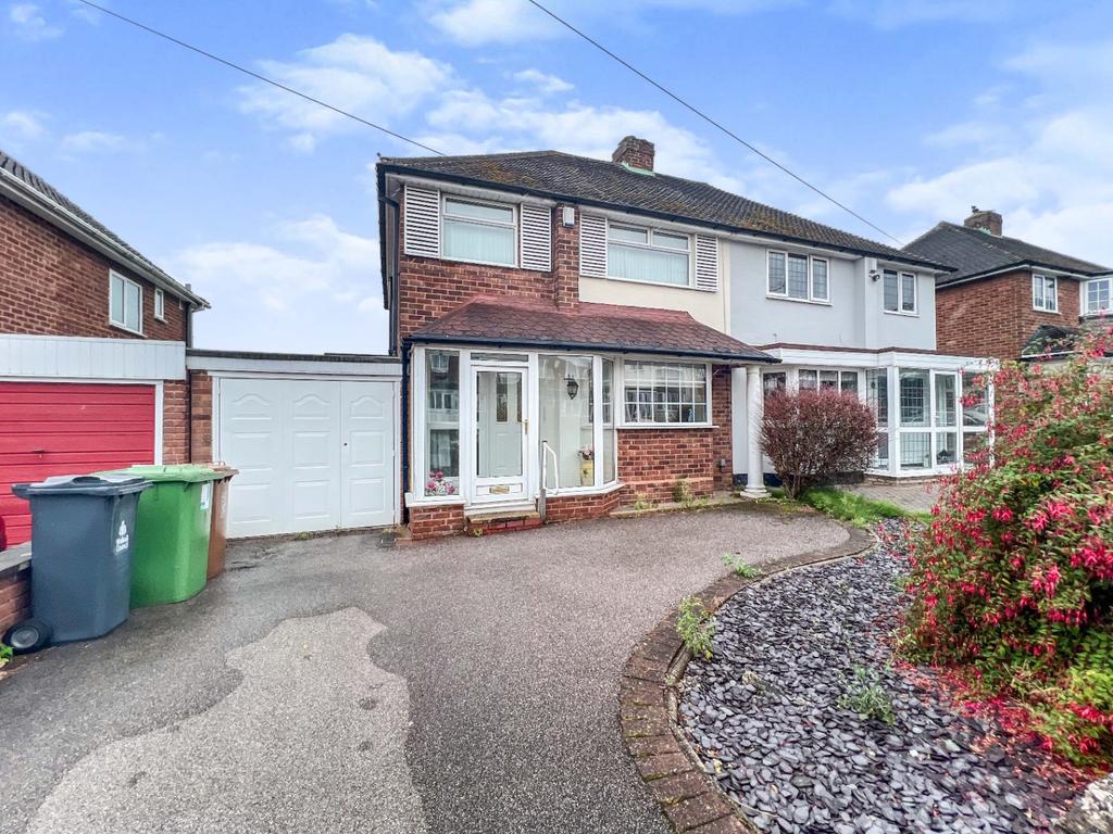 Frampton Way,Great Barr,B43 7UN 3 bed semi-detached house - £270,000