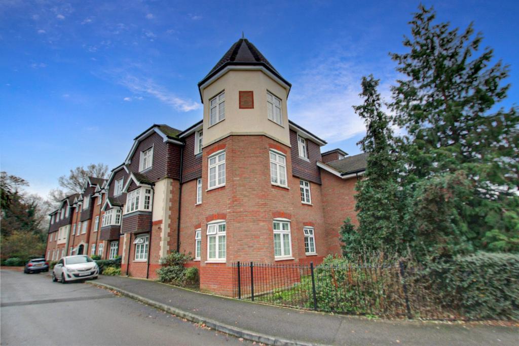 The Quadrant, Brighton Road... 2 bed apartment - £1,500 pcm (£346 pw)