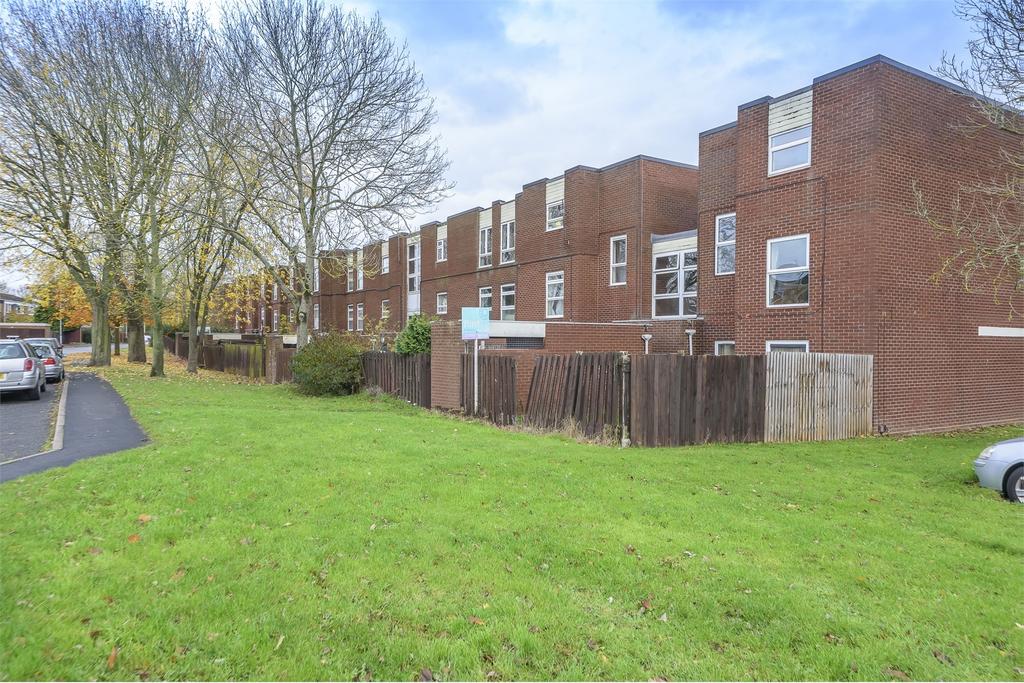 Beaconsfield, Brookside, Telford... 1 bed apartment - £675 pcm (£156 pw)