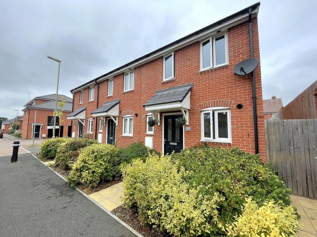 Sapphire Close, Locks Heath 2 bed end of terrace house - £325,000